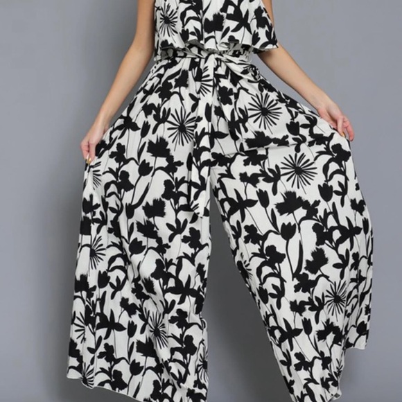 Aakaa | Pants & Jumpsuits | Aakaa Black And White Floral Wide Leg ...